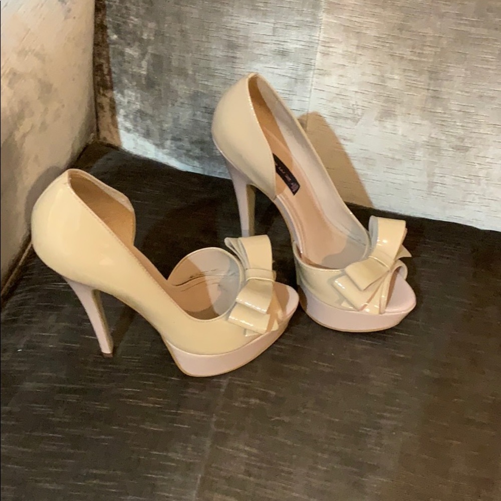 Valentino No Steve Madden Now Patent Nude7.5 Heel - Gem